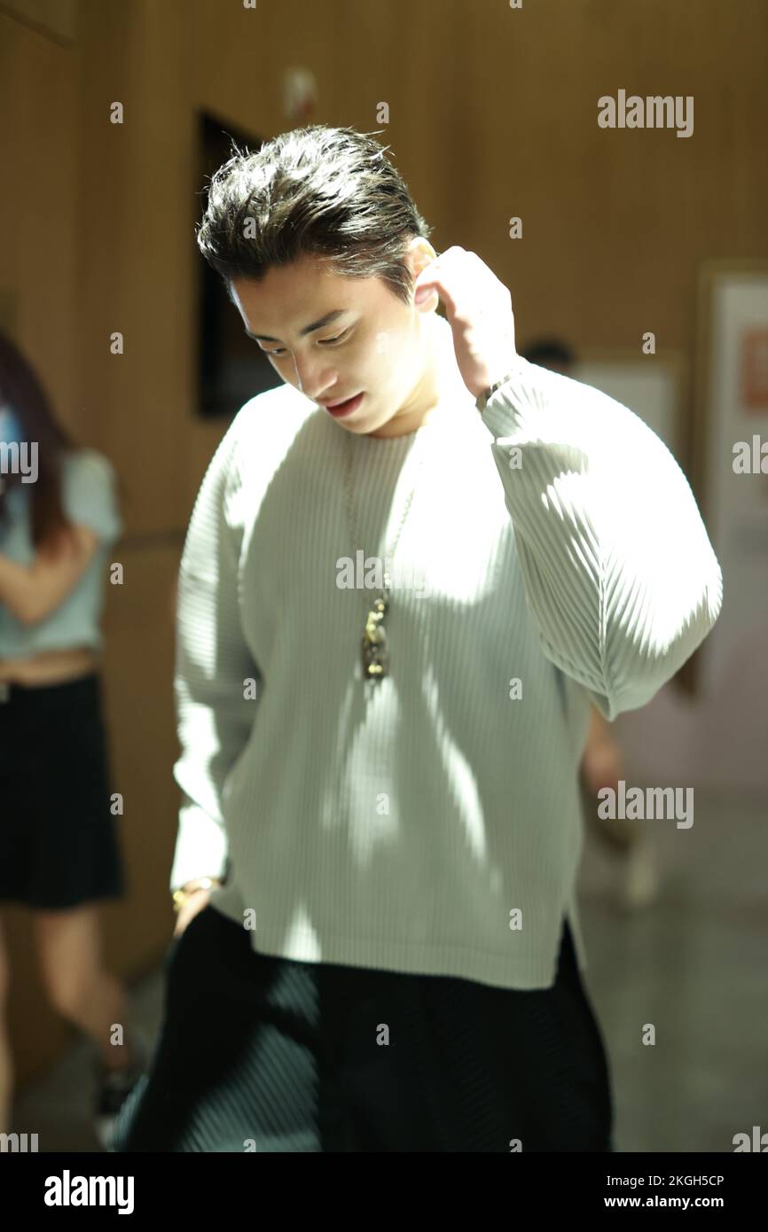 Taiwanese actor Darren Wang Talu went back to the hotel in Changsha ...