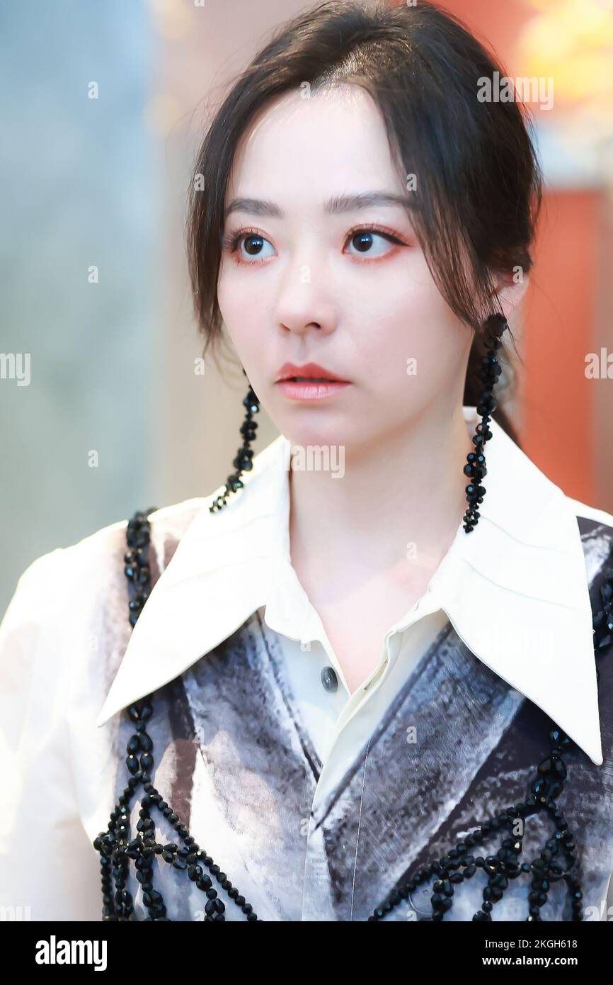 Chinese singer-songwriter Jane Zhang wore white ink-printed shirt and ...