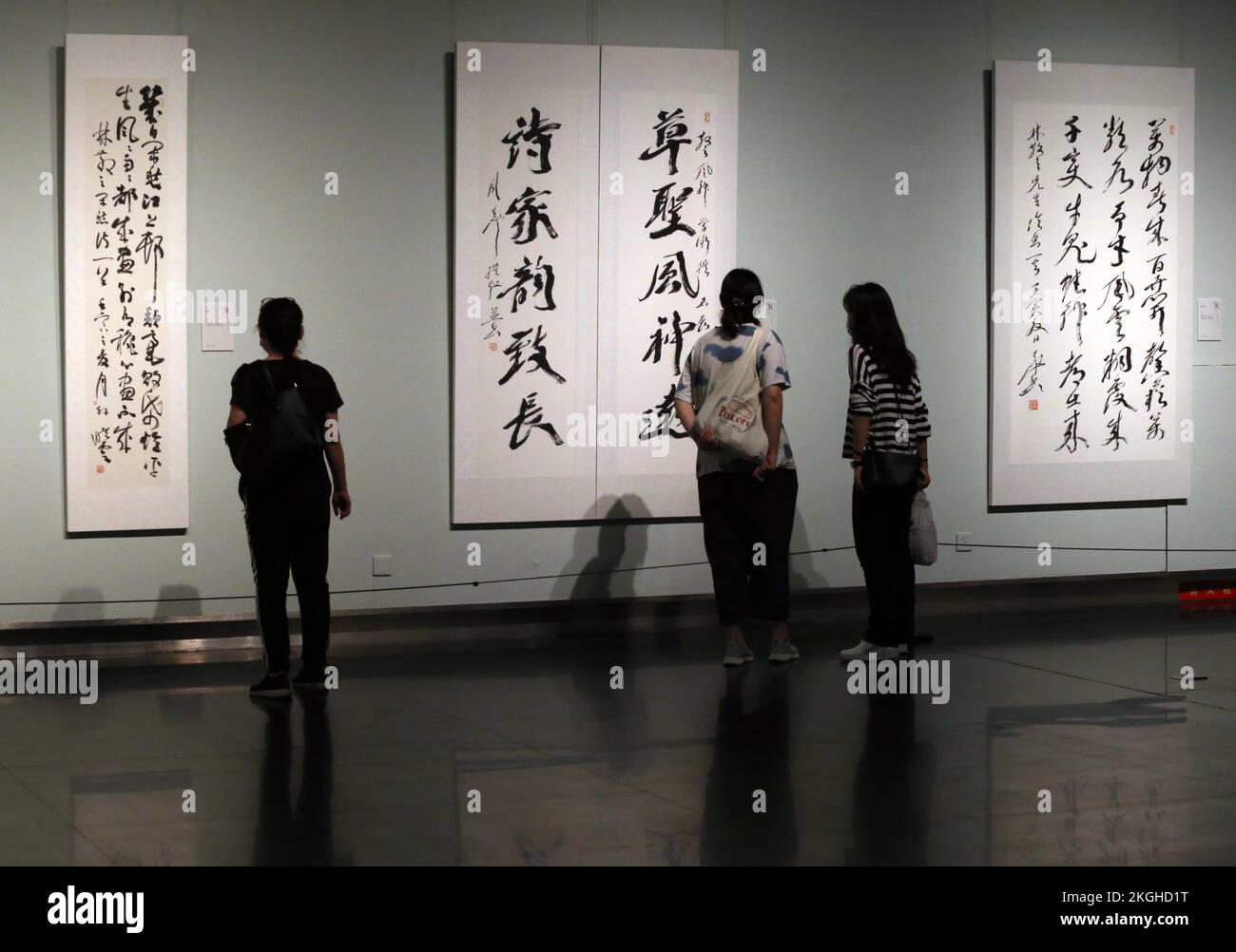 People are visiting the cursive script works at The First Chinese ...