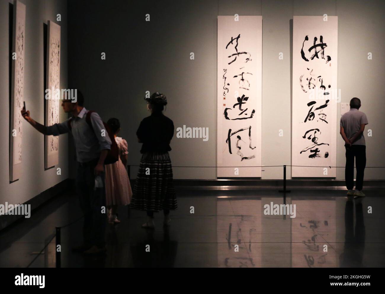 People are visiting the cursive script works at The First Chinese ...