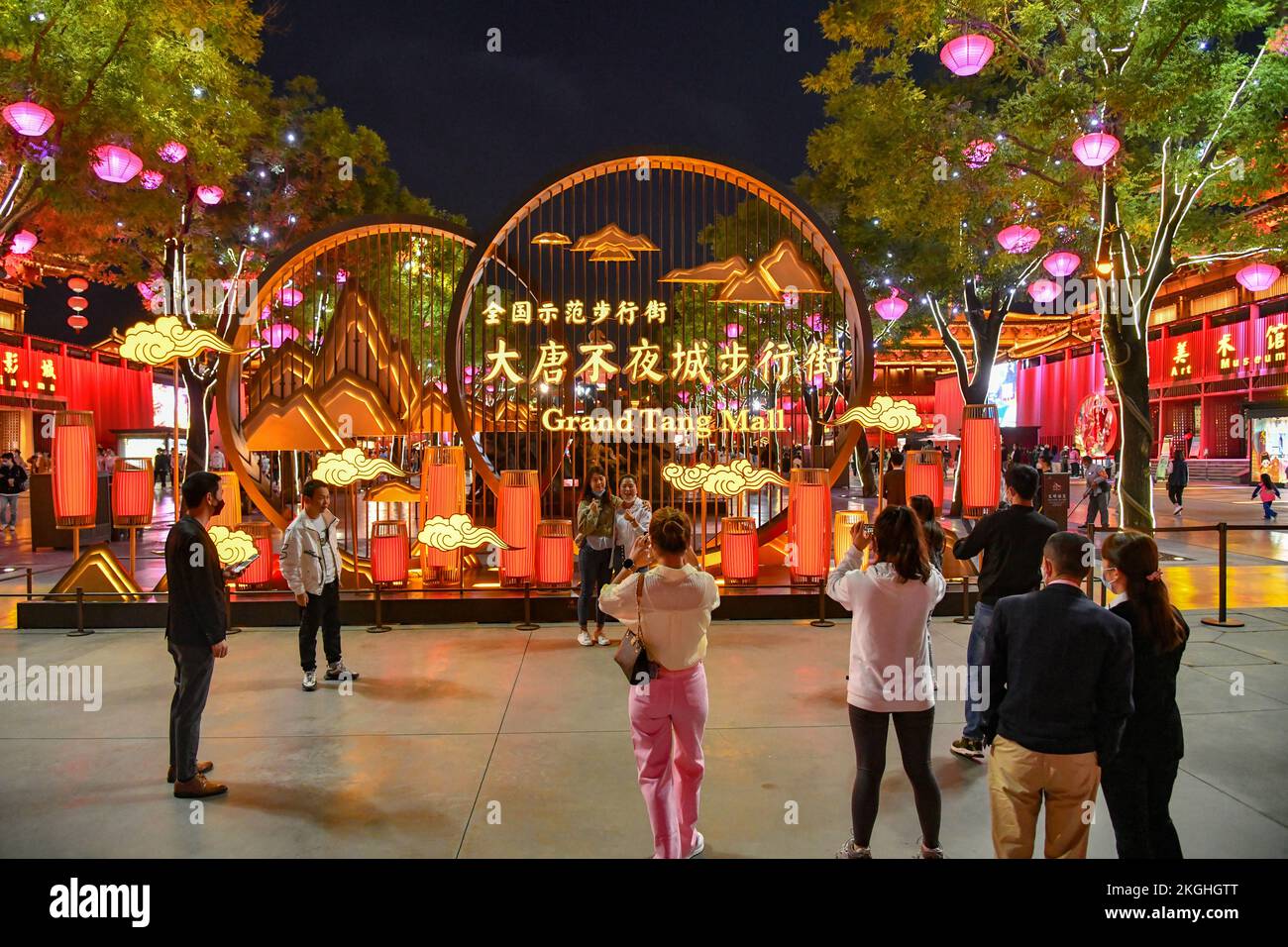 The Tang Dynasty Culture Show at the Great Tang All Day Mall in XI'an ...