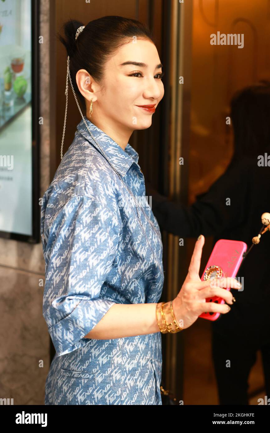 Chinese actress and singer Huang Yi appeared in a hotel in Changsha ...