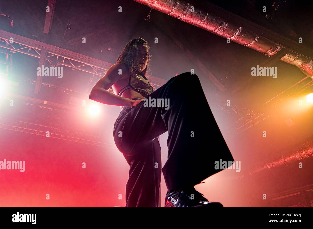 November 23, 2022: Janet Plant of Australian band Confidence Man live ...