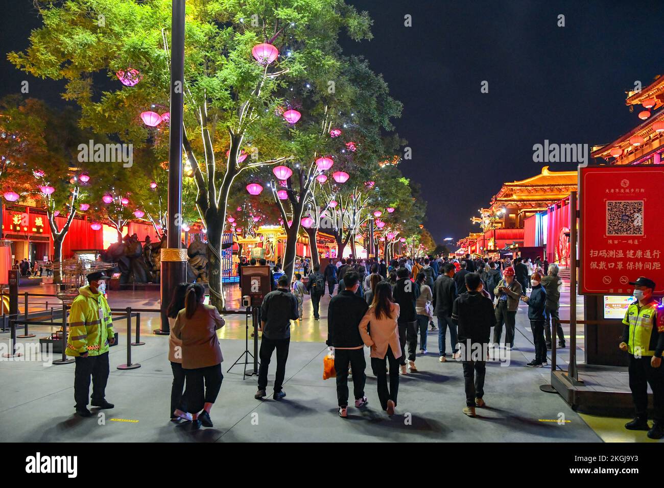 The Tang Dynasty Culture Show at the Great Tang All Day Mall in XI'an ...