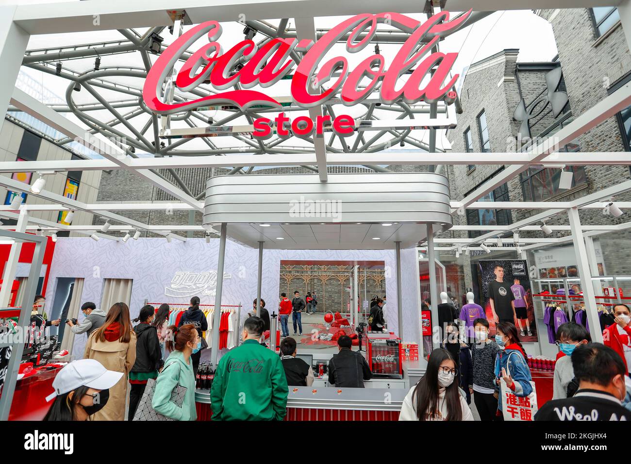 The Coca-Cola® dress pop-up store opens at Hangzhou Lakeside Yintai ...