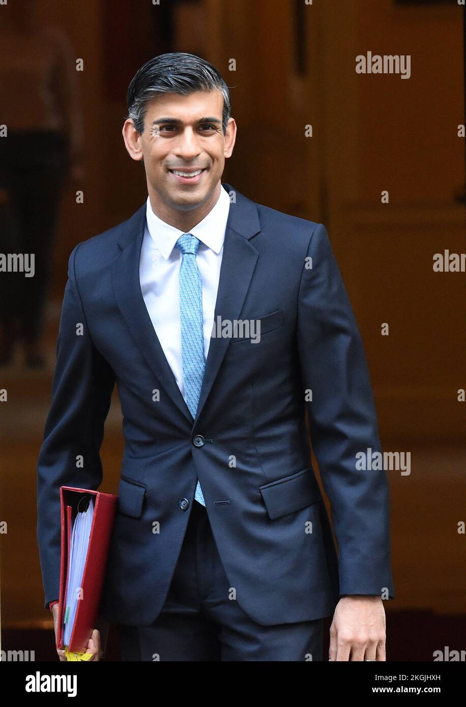 London, UK. 23rd Nov, 2022. Rishi Sunak Prime Minister leaves No10 Downing Street to head for ...