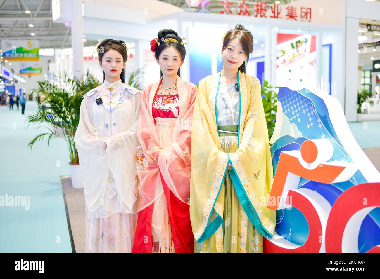 People are wearing Hanfu and traditional Chinese dressing at the 2022 ...