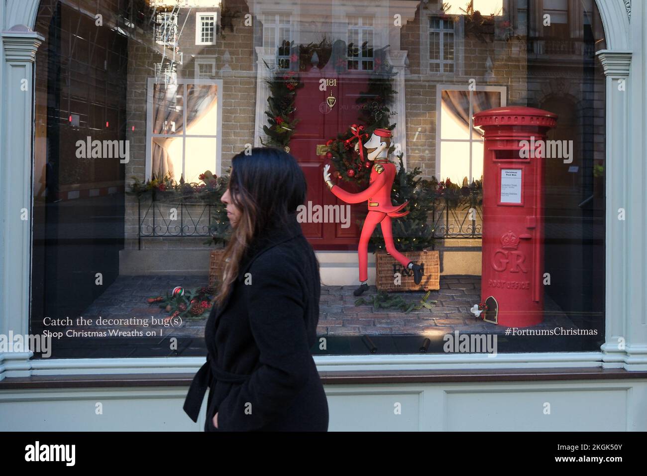 Fortnum and mason christmas window 2022 hi-res stock photography and ...