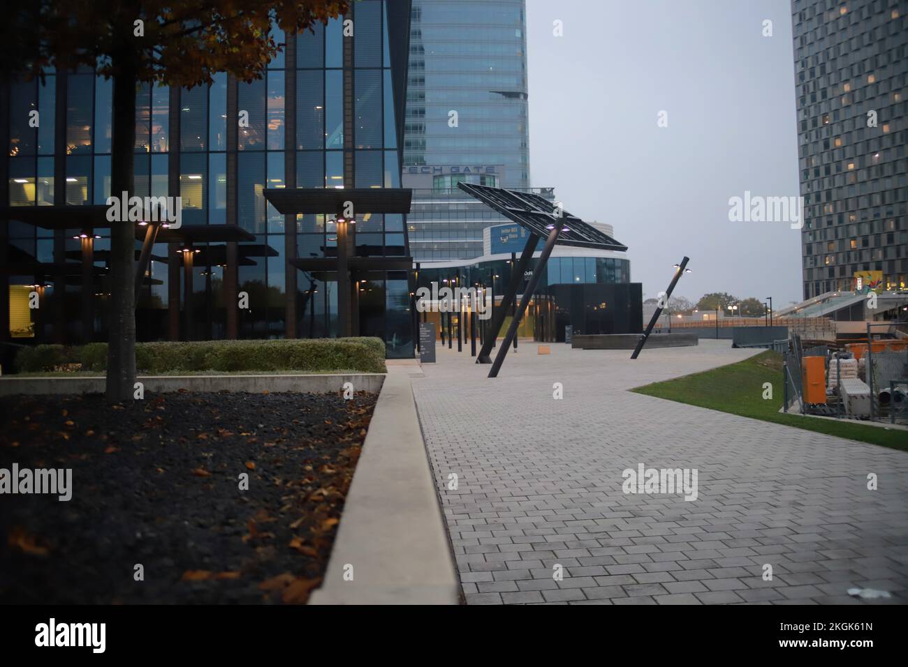 Entrance area in front of a tall modern building (skyscraper) in Vienna ...
