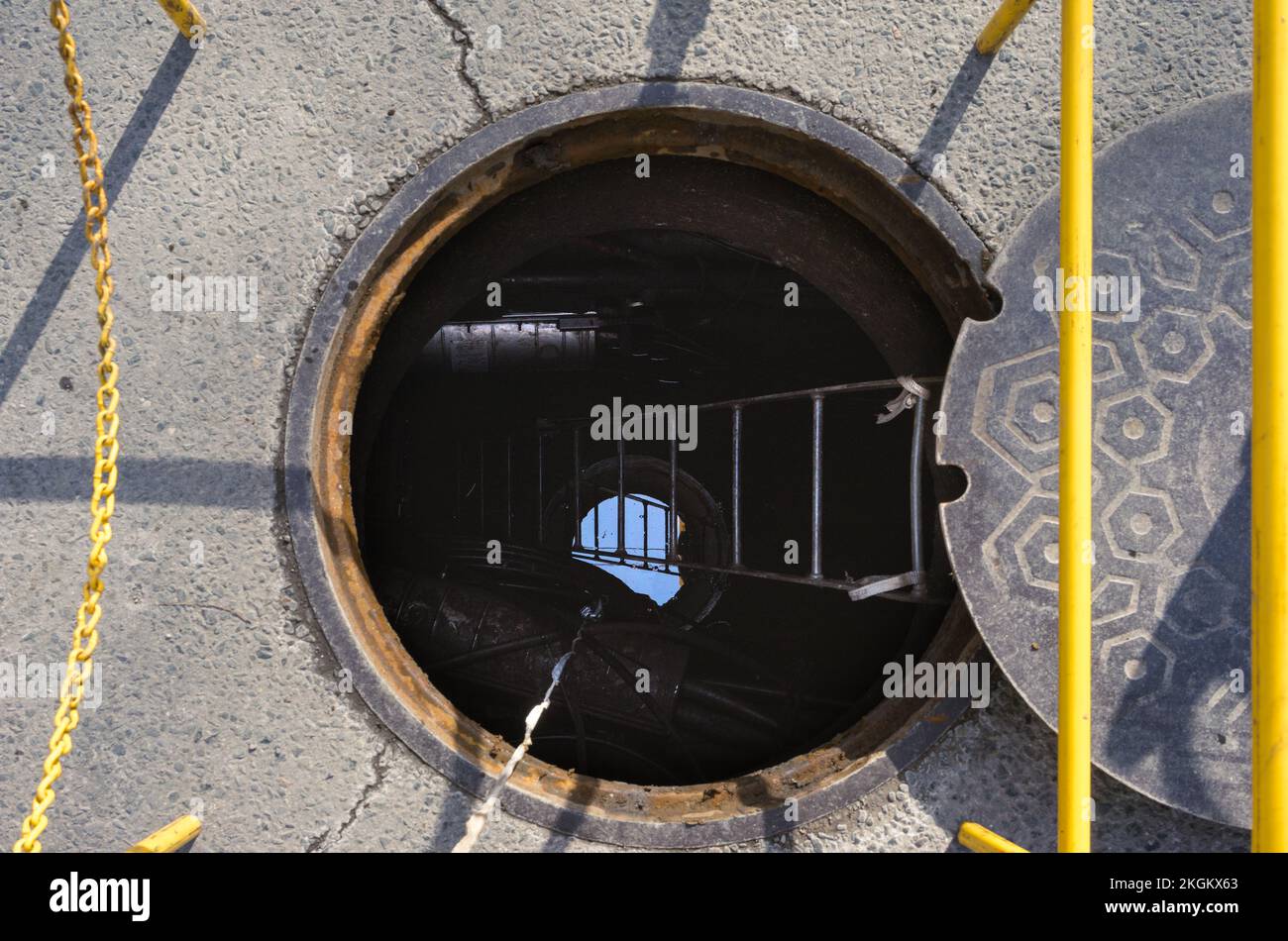 Open manhole on a city street Stock Photo - Alamy