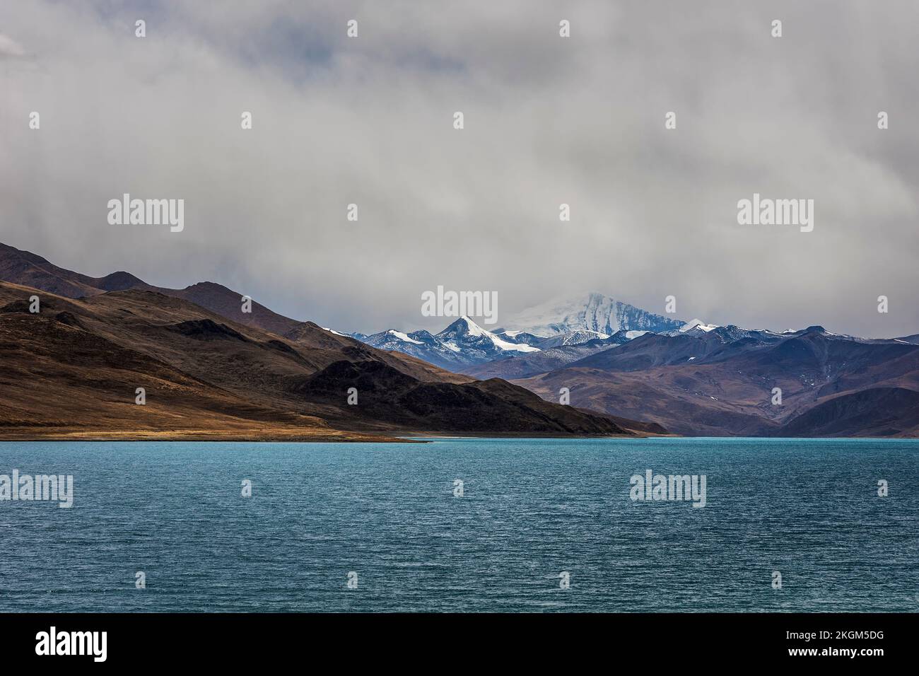 A beautiful scenery of the Yamdrok lake in Gongga County, Tibet, China Stock Photo - Alamy