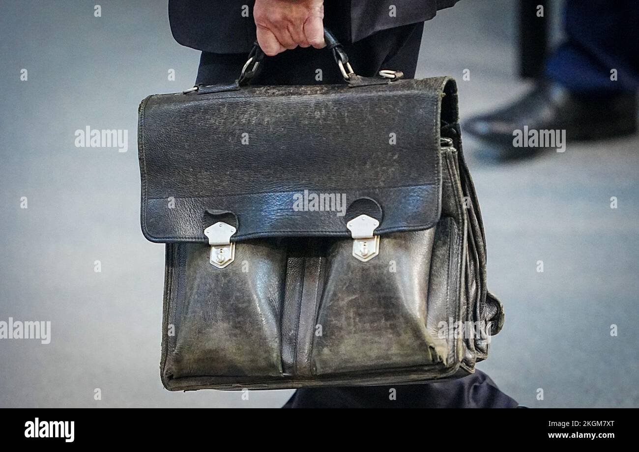 Berlin, Germany. 23rd Nov, 2022. Chancellor Olaf Scholz (SPD) carries ...