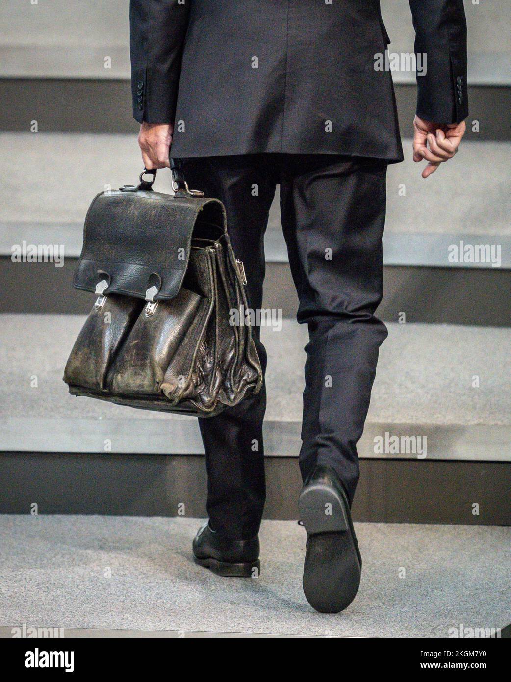 Berlin, Germany. 23rd Nov, 2022. Chancellor Olaf Scholz (SPD) carries ...