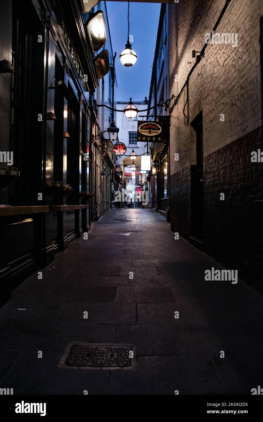 Alleyway london hi-res stock photography and images - Alamy