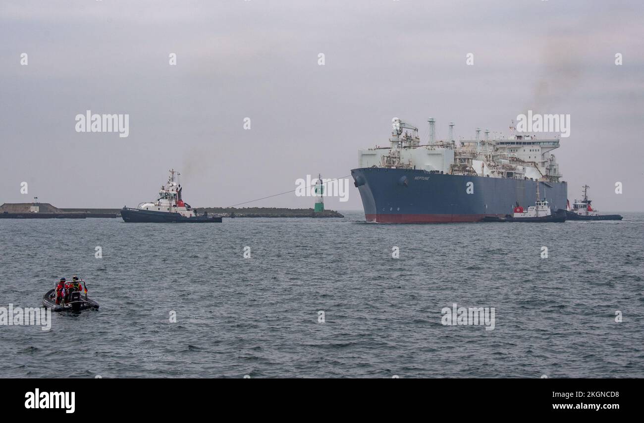 Mukran, Germany. 23rd Nov, 2022. The "Neptune" sails into the port of ...