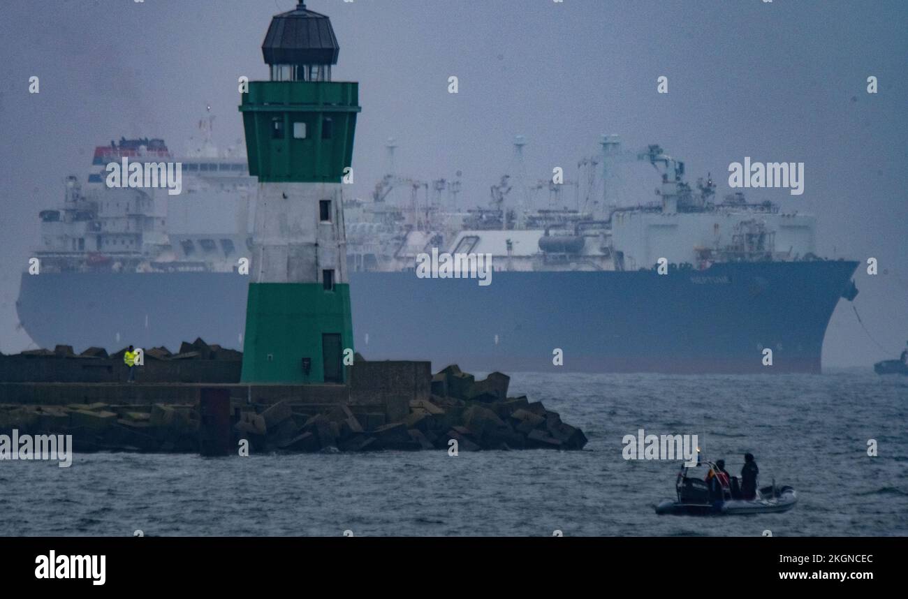 Mukran, Germany. 23rd Nov, 2022. The "Neptune" sails into the port of ...