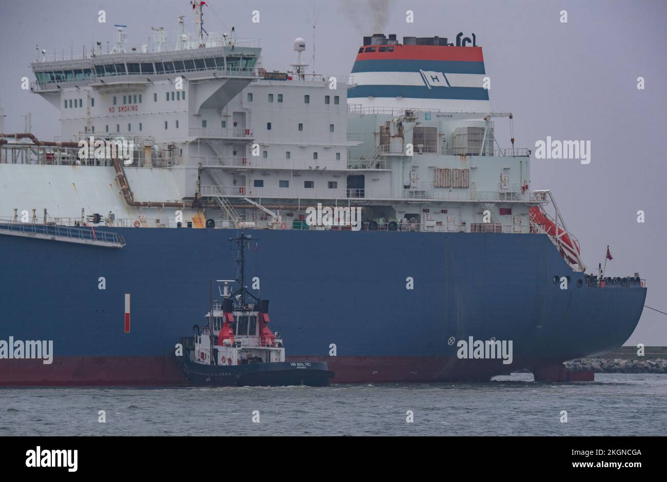 Mukran, Germany. 23rd Nov, 2022. The "Neptune" sails into the port of ...