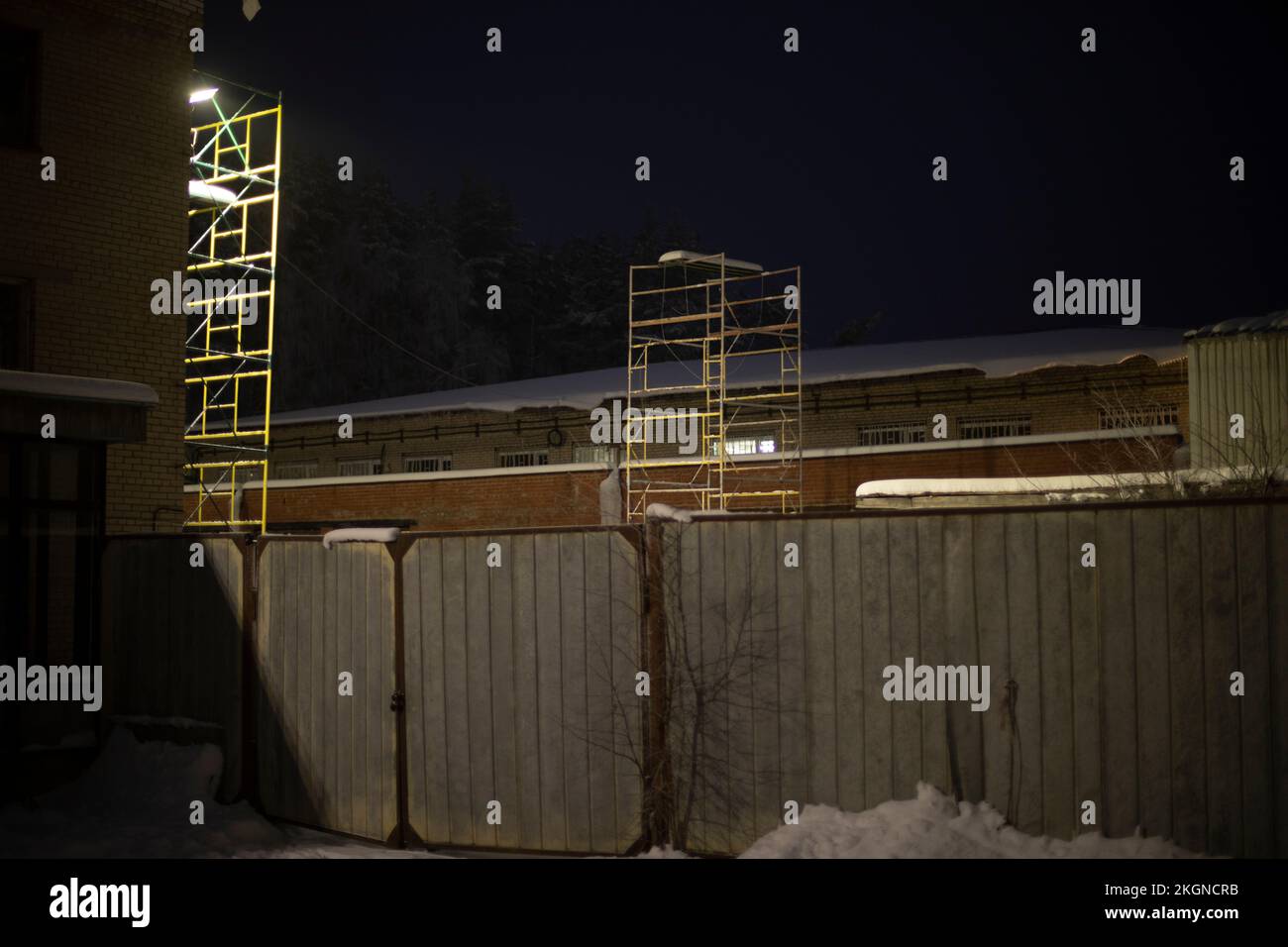 Dark gates hi-res stock photography and images - Alamy