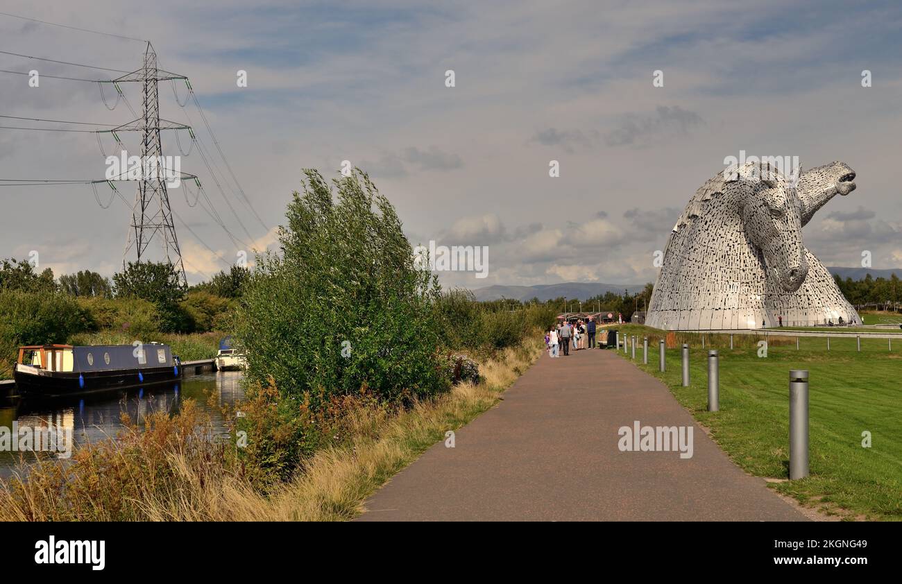 The Forth and Clyde Canal and The Kelpies at The Helix country park ...