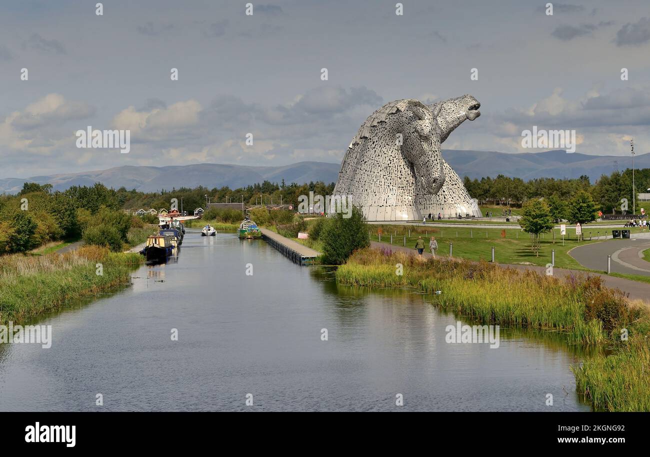 The Forth and Clyde Canal and The Kelpies at The Helix country park ...
