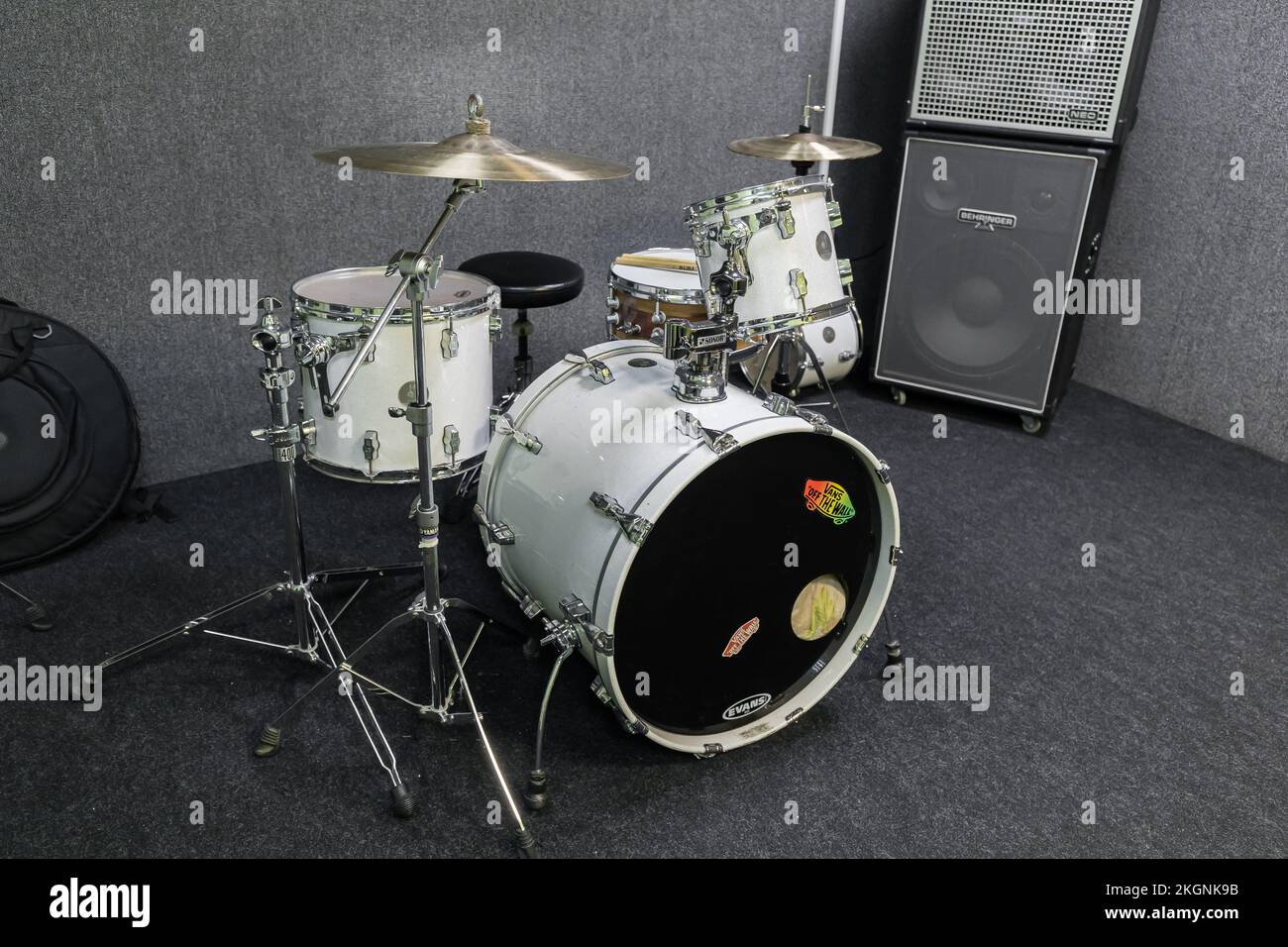 Photograph of a drum kit and its details Stock Photo - Alamy