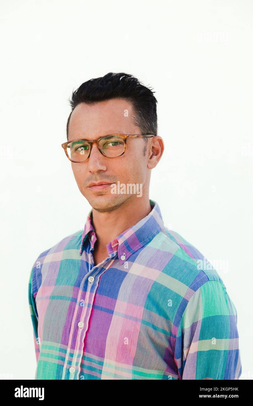 Plain background man hi-res stock photography and images - Alamy