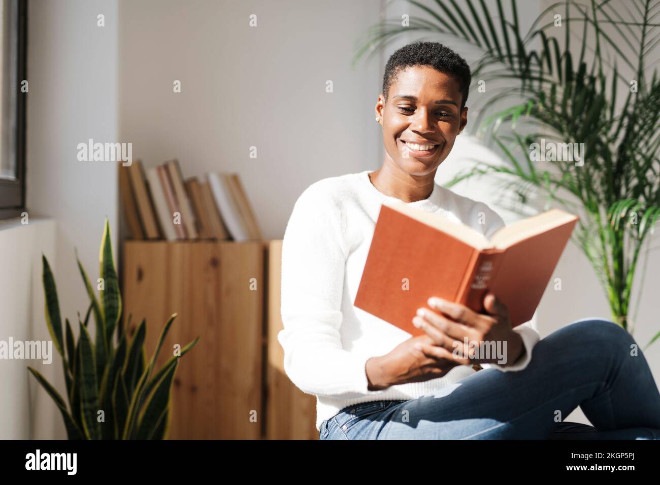 Woman reading smiling home hi-res stock photography and images - Alamy