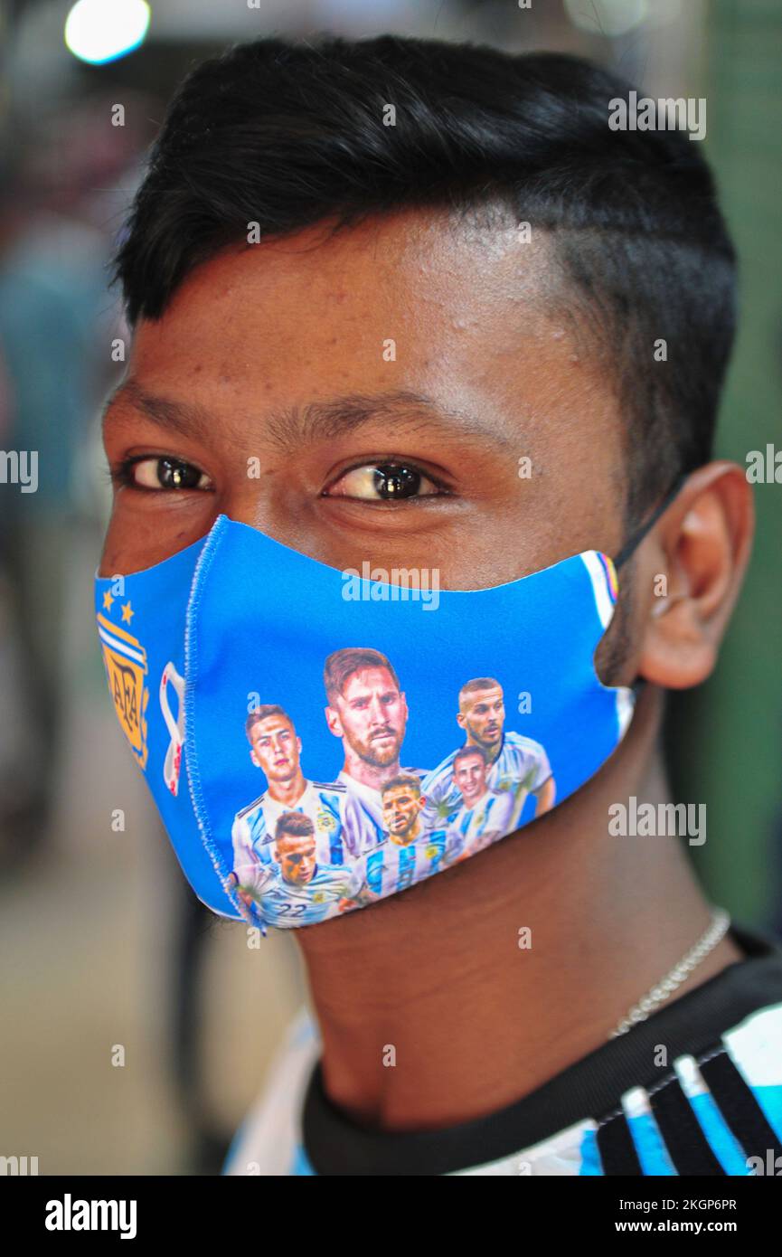 World cup qatar 2022 mask hi-res stock photography and images - Alamy