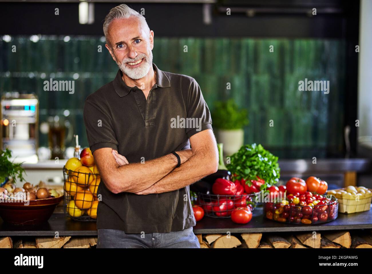 Chef standing arms crossed on hi-res stock photography and images - Alamy