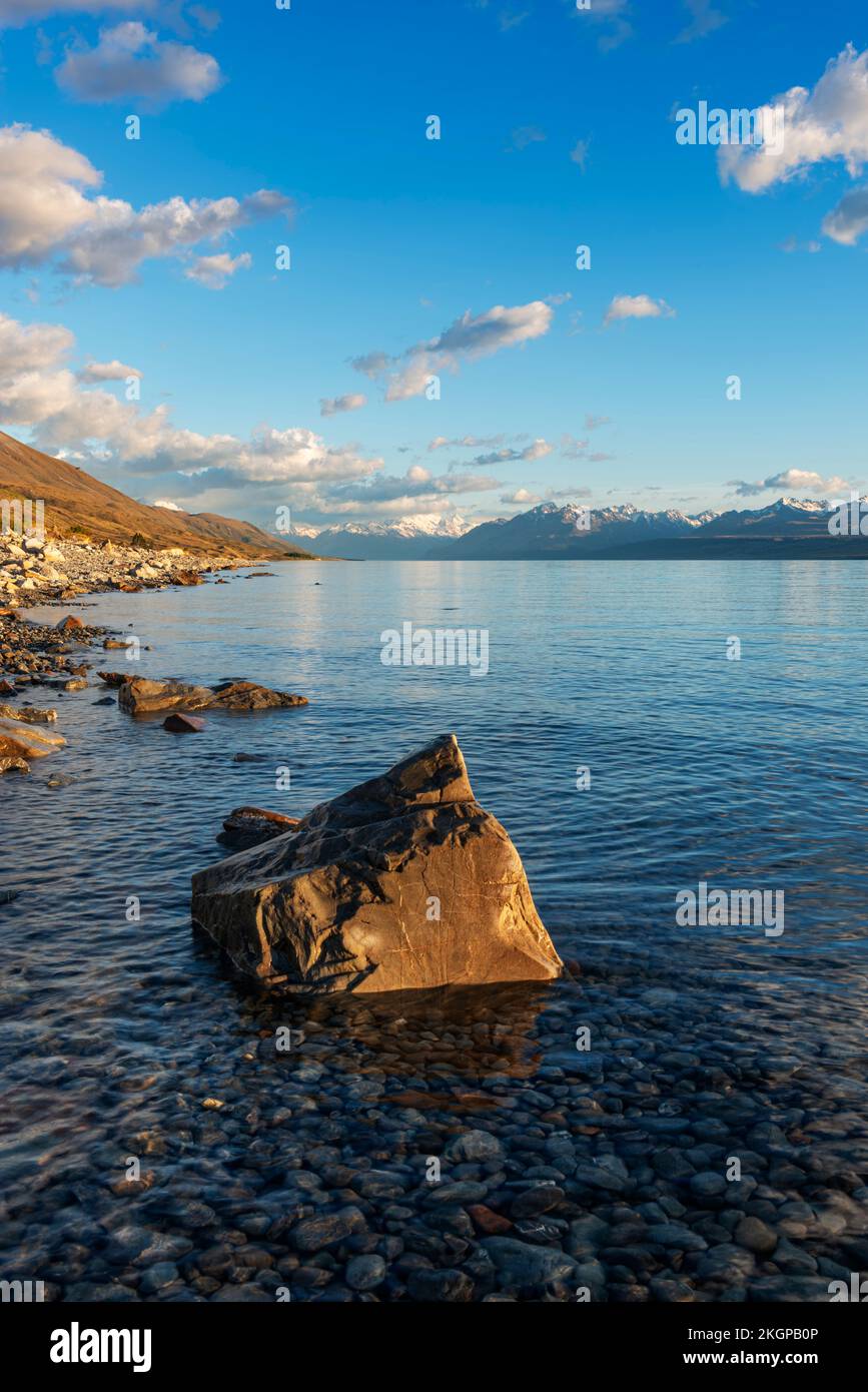 Boulder lying shore lake pukaki hi-res stock photography and images - Alamy