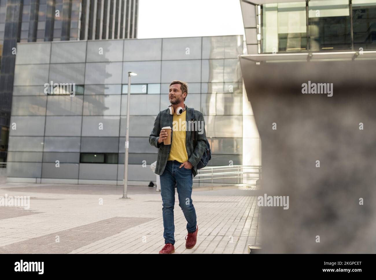 Walking with coffee cup hi-res stock photography and images - Alamy