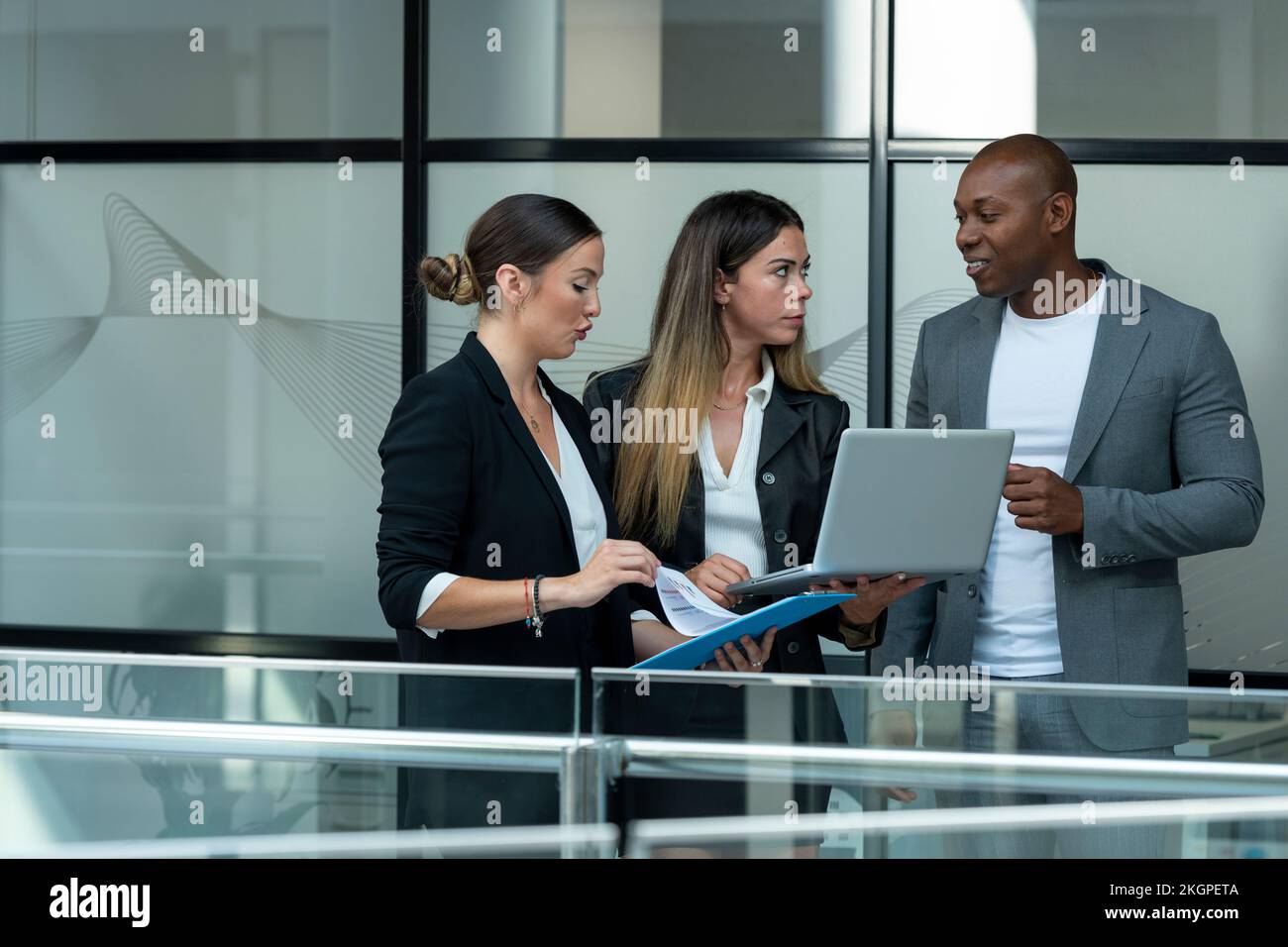 Multi ethnic group work colleagues hi-res stock photography and images ...