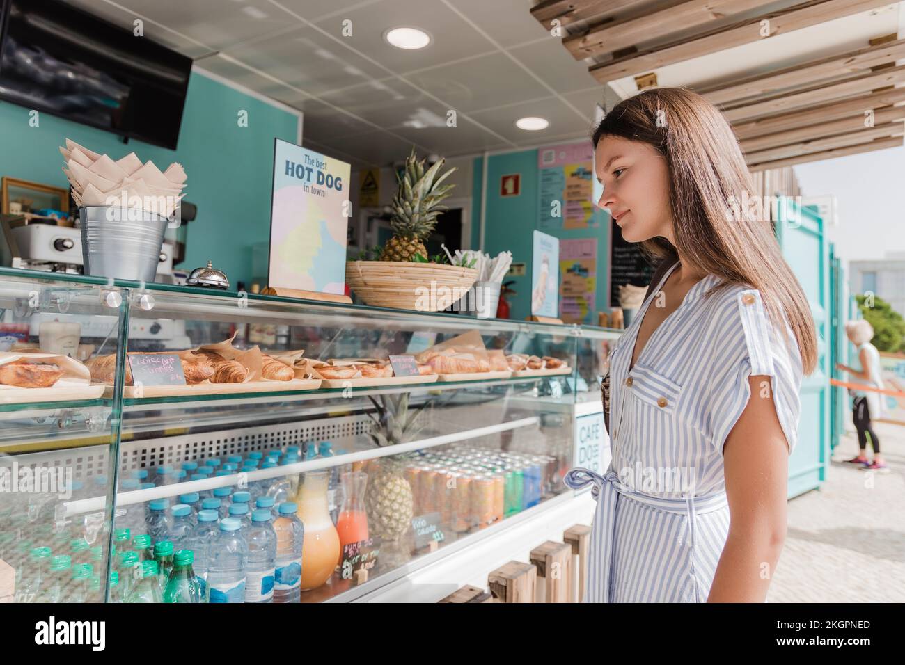 Customer standing looking display hi-res stock photography and images ...