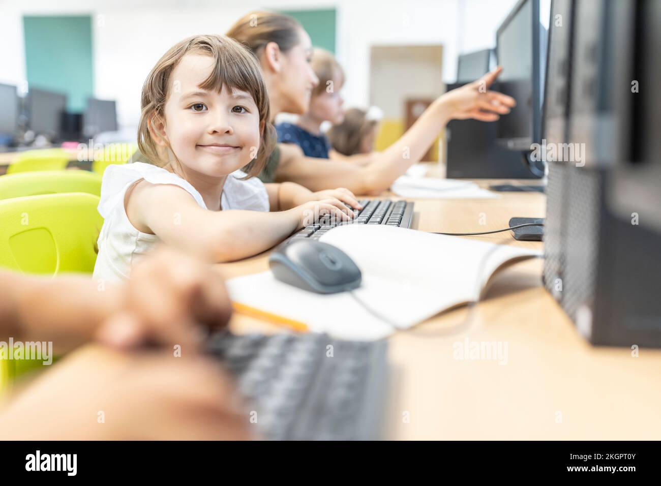 Computer class hi-res stock photography and images - Alamy