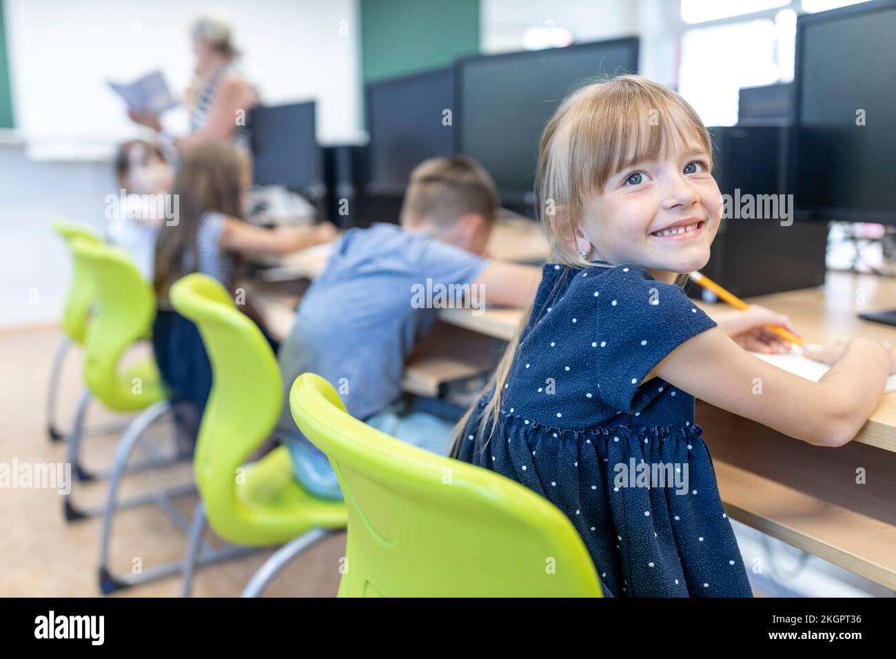 Elementary school girl sitting desk hi-res stock photography and images - Alamy