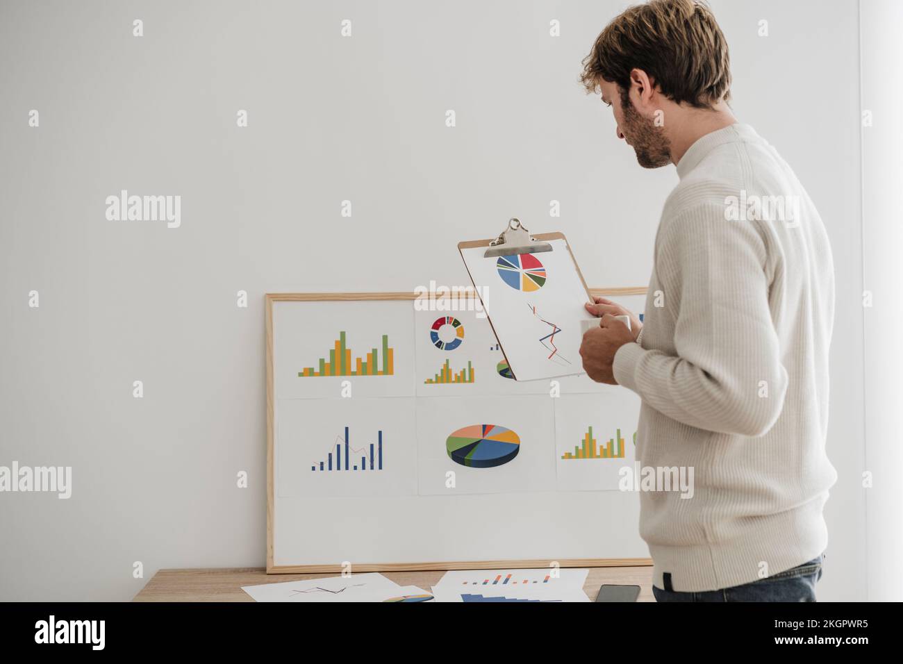 Market research clipboard hi-res stock photography and images - Alamy