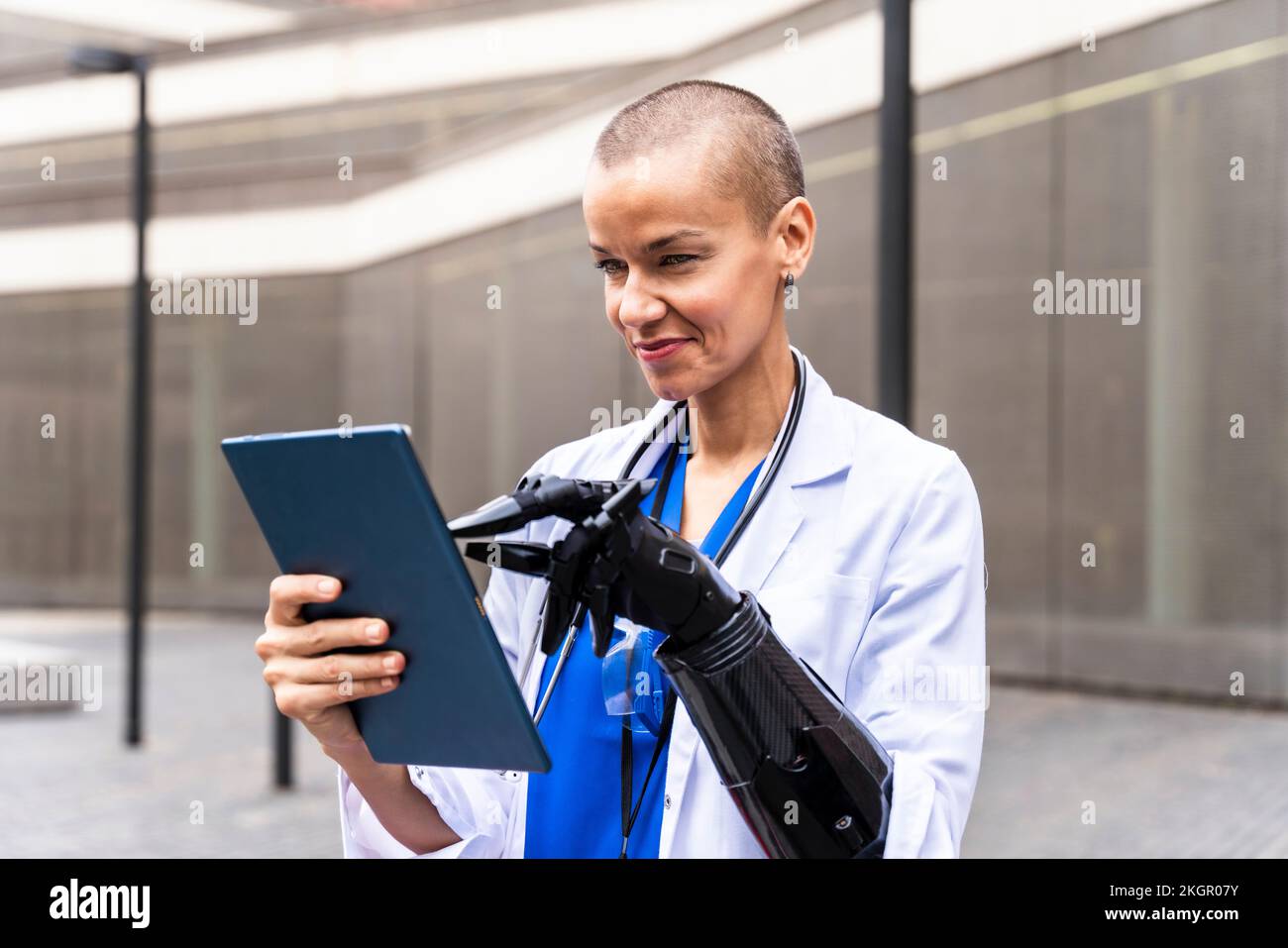 Artificial hand hi-res stock photography and images - Alamy