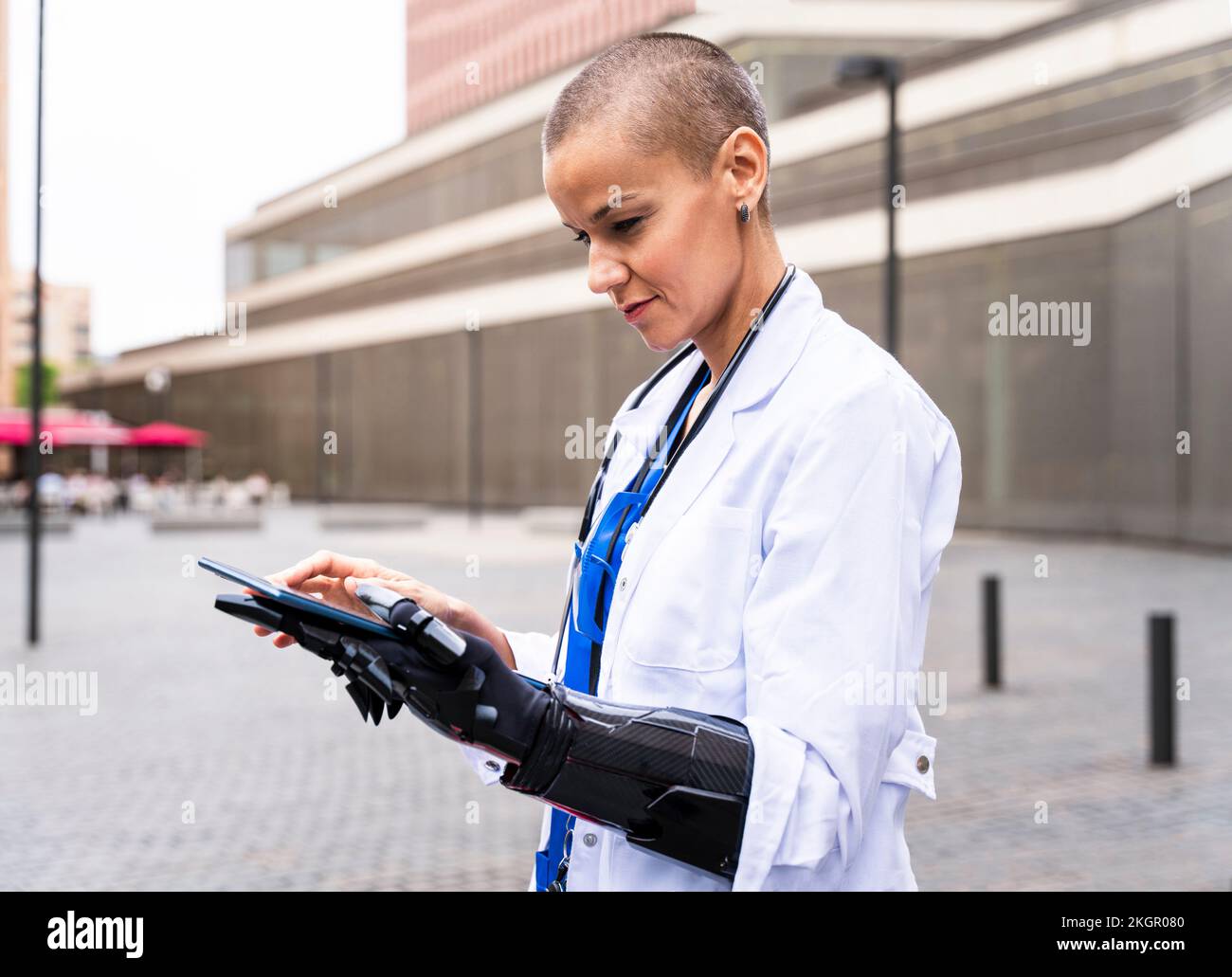 Doctor hand tablet medicine hi-res stock photography and images - Alamy