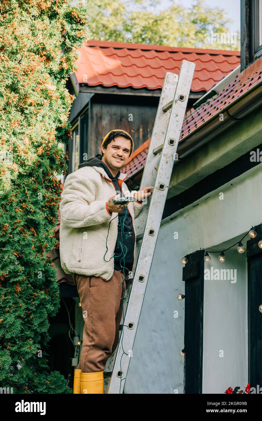 Side view ladder house hi-res stock photography and images - Alamy