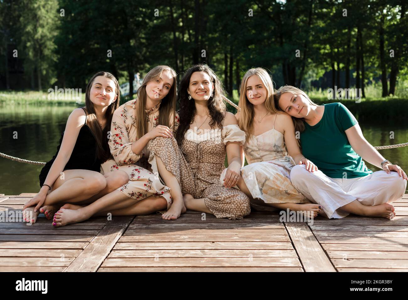 Smiling group five friends hi-res stock photography and images - Alamy