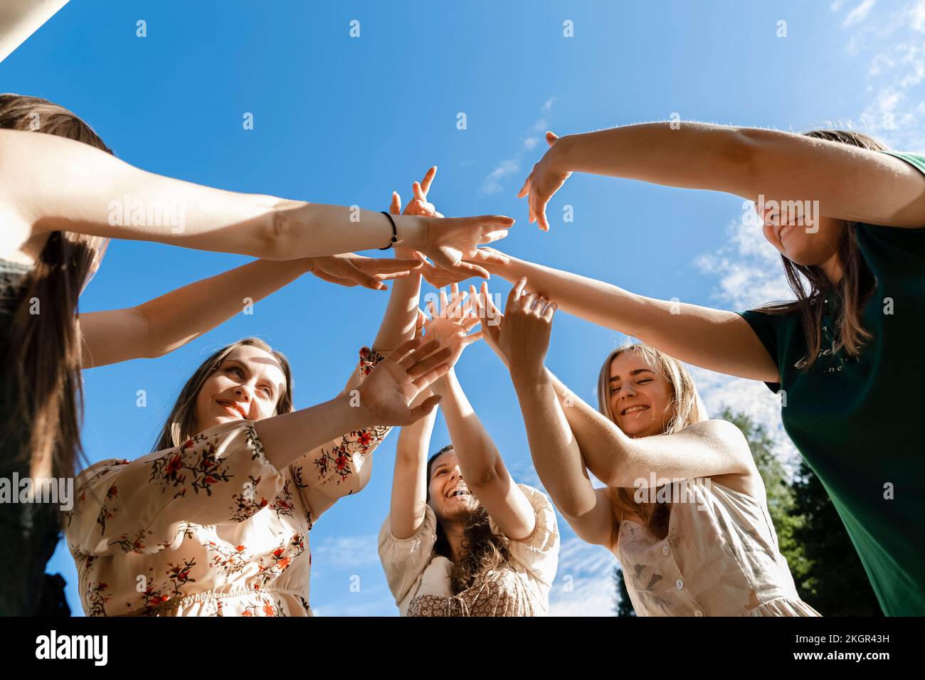 Five dancing women hi-res stock photography and images - Alamy