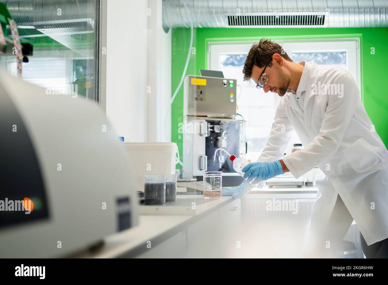 Thermolysis hi-res stock photography and images - Alamy