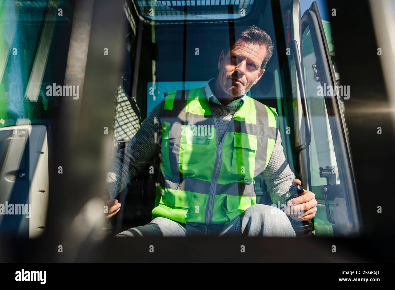 Male operating excavator hi-res stock photography and images - Alamy