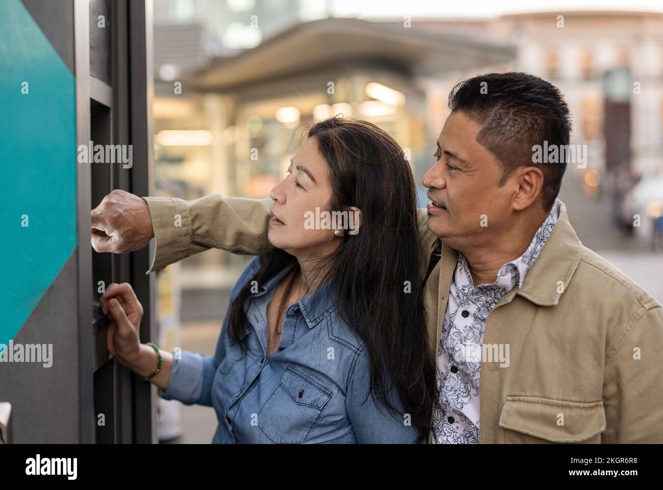 Standing atm machine hi-res stock photography and images - Alamy