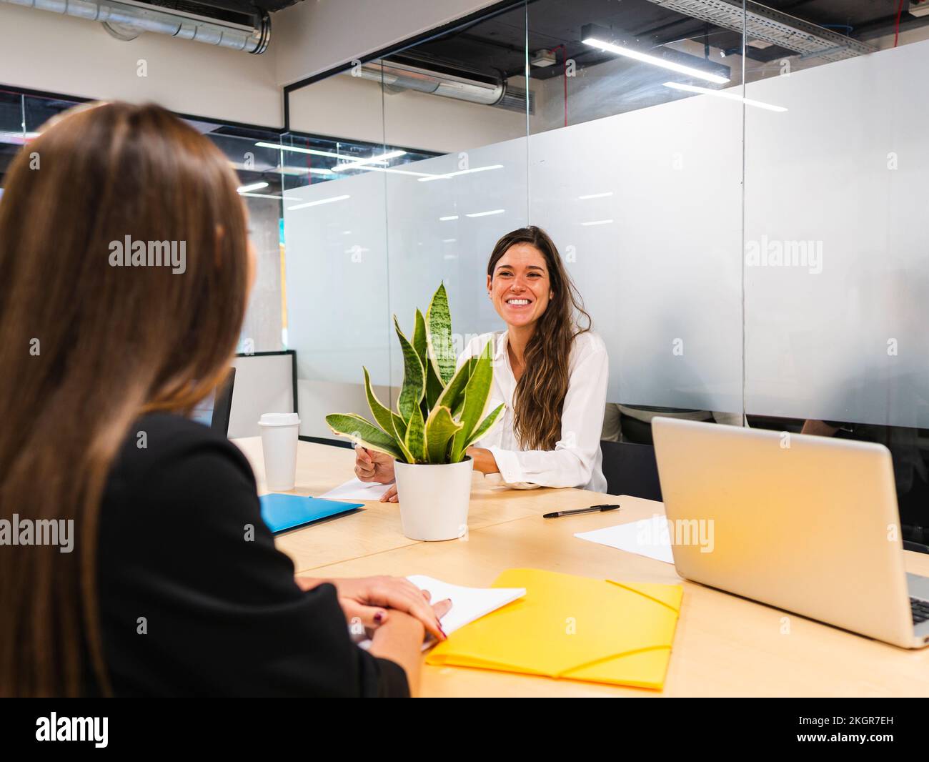 Happy people talking hi-res stock photography and images - Alamy