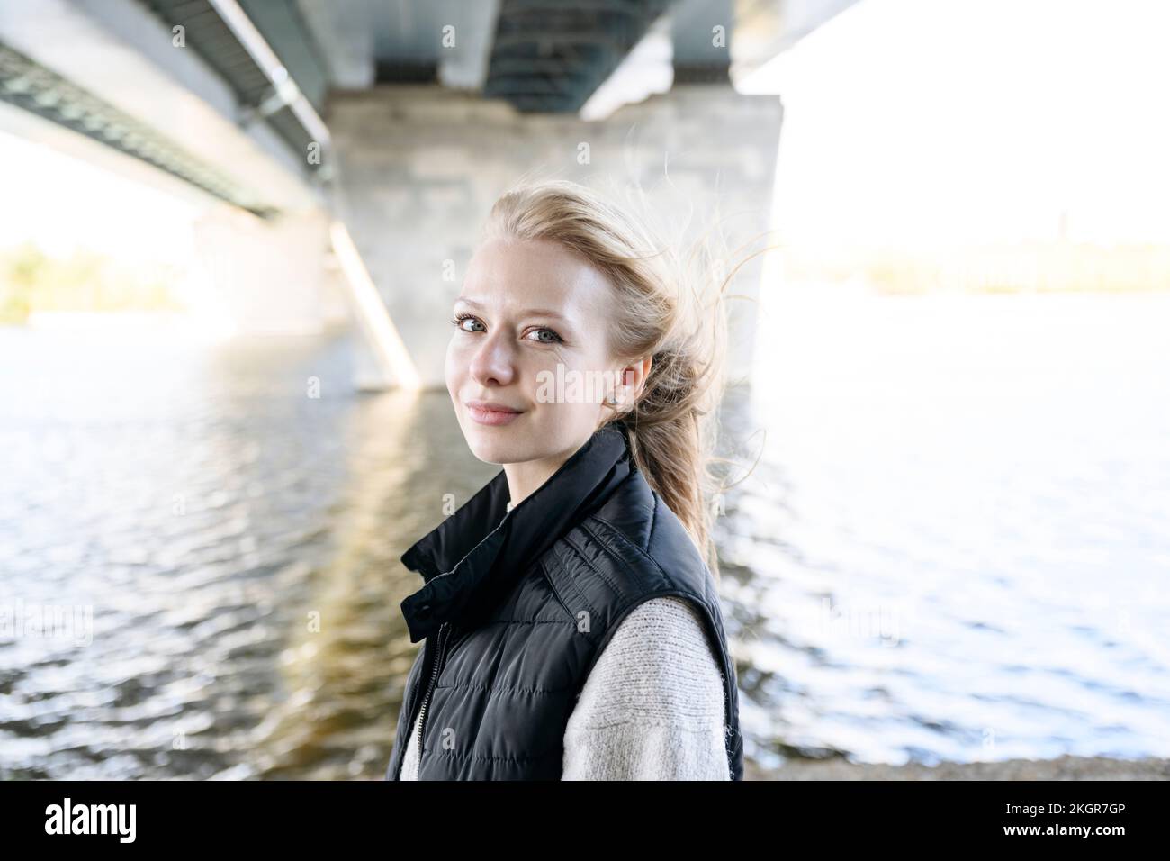 Woman under bridge hi-res stock photography and images - Alamy