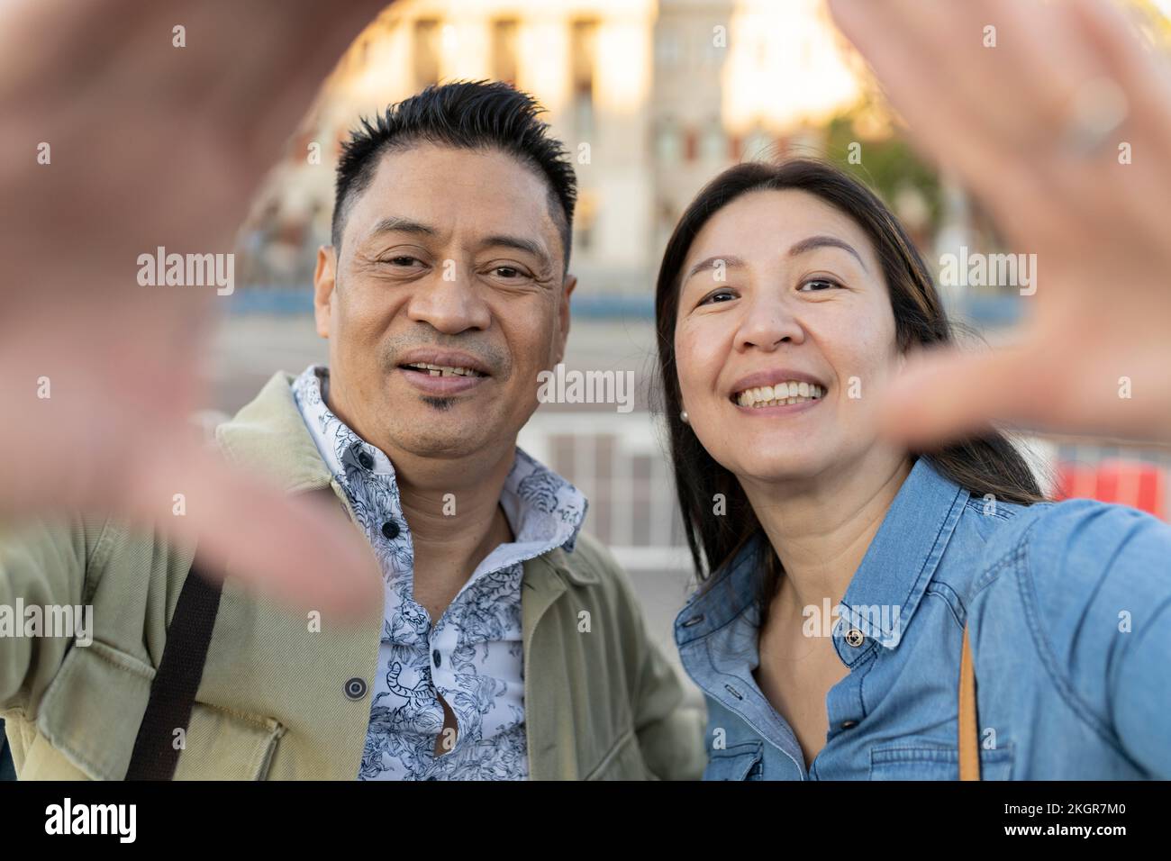 Couple frame hi-res stock photography and images - Alamy