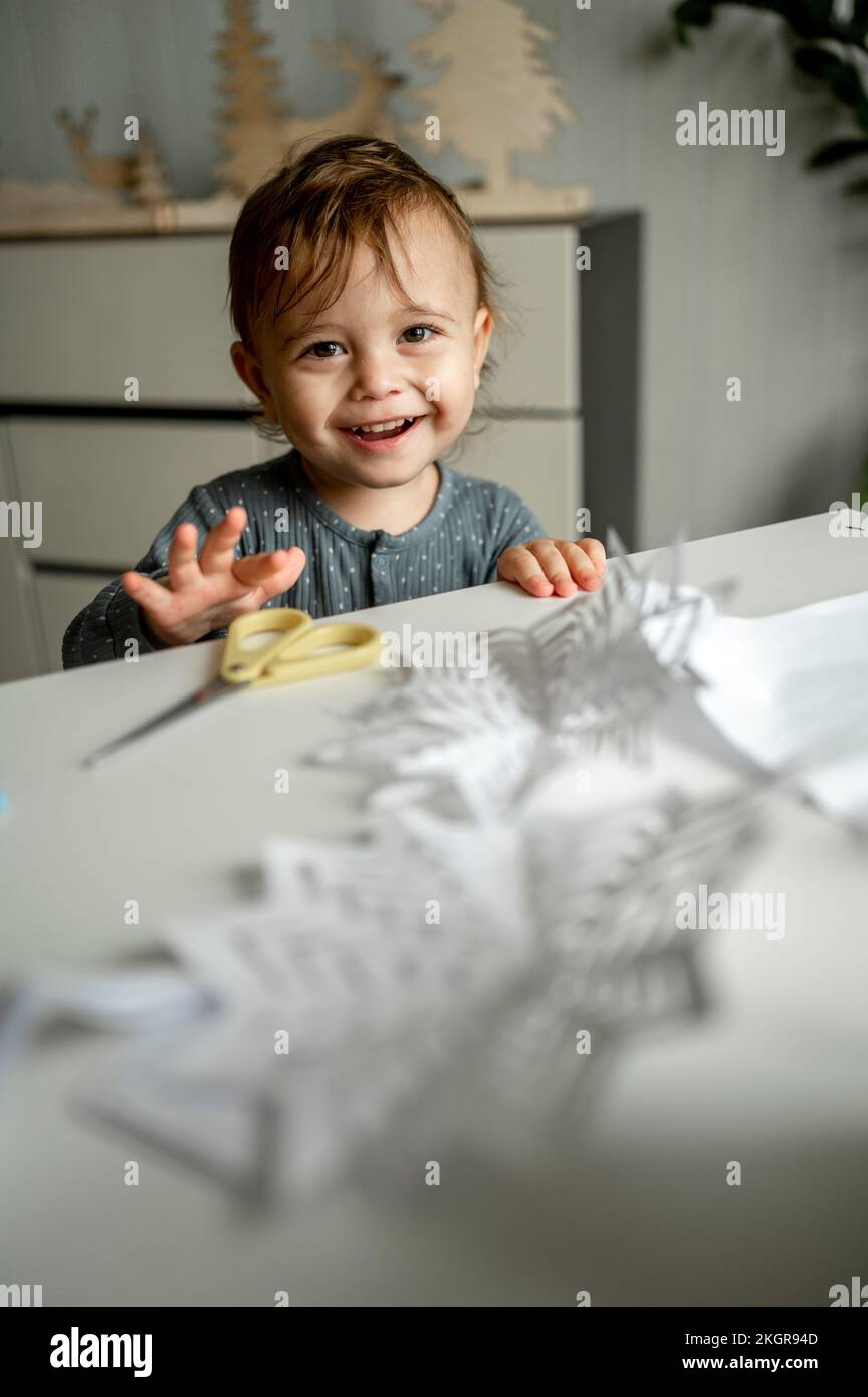 Toddler craft hi-res stock photography and images - Alamy
