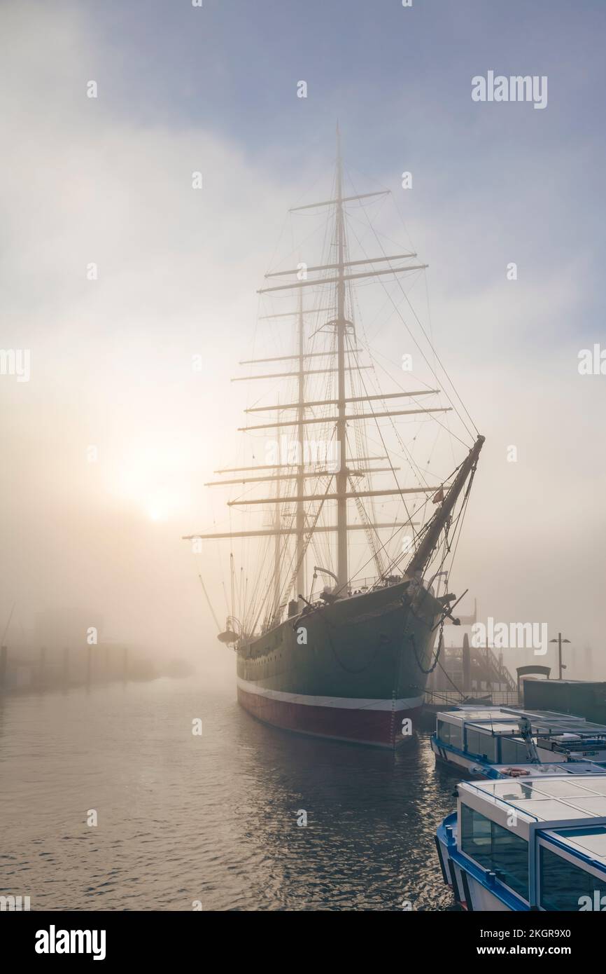 Hamburg rickmer rickmers hi-res stock photography and images - Alamy