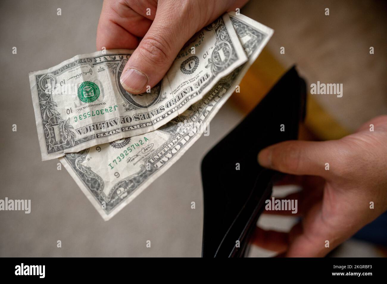 Money change hands hi-res stock photography and images - Alamy